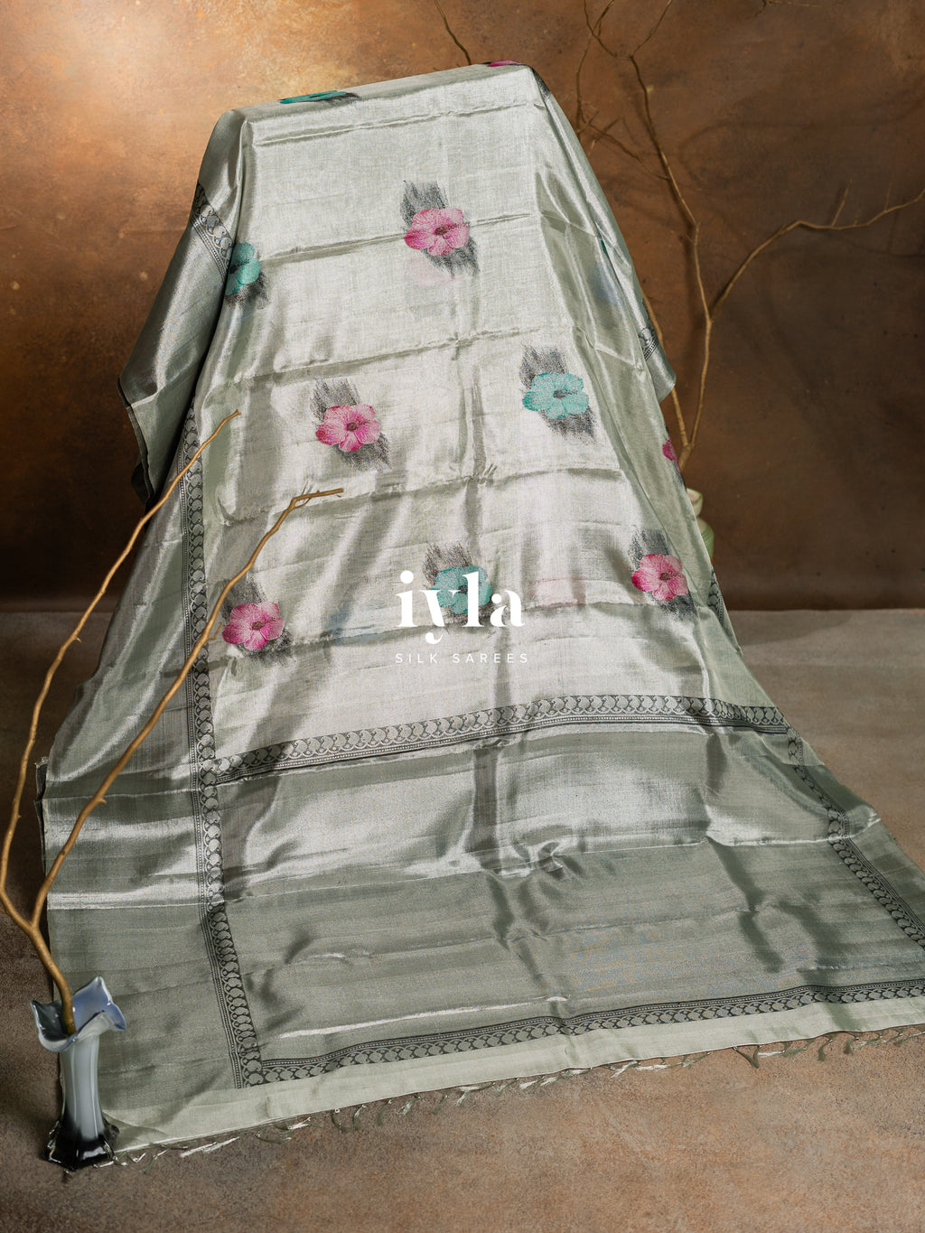 The Iced Cube Silver Lenten Rose Kanjeevaram – iylasilk